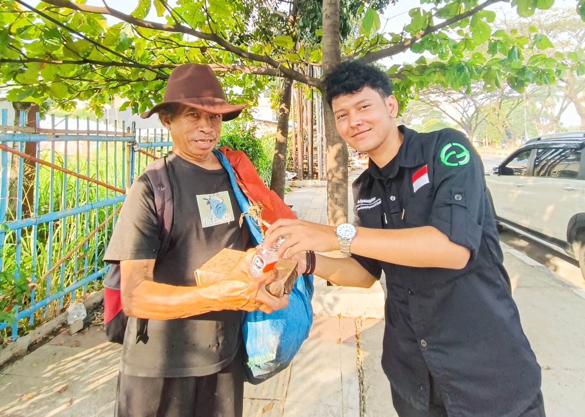 Jum’at Berkah Berbagi Makanan untuk Pejuang Nafkah Jalanan